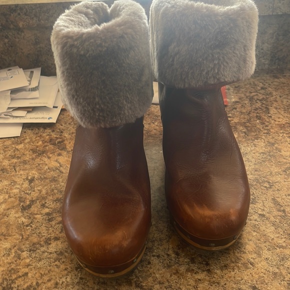 UGG | Shoes | Ugg Heels Good Condition Leather | Poshmark